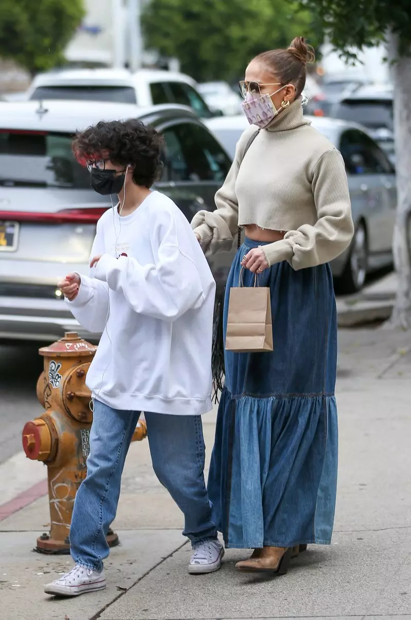 J. Lo og datteren Emme rocker afslappede stilarter på shoppingtur sammen