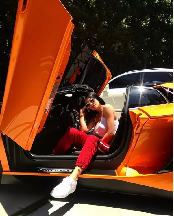 Kylie ကား Aventador ၁