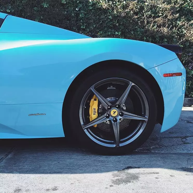 Kylie car 458 italia ၂