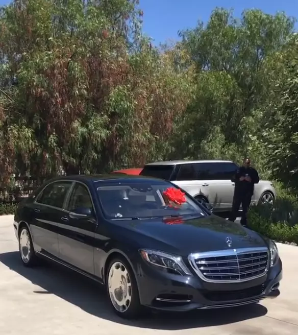 Kylie jenner machin mercedes maybach