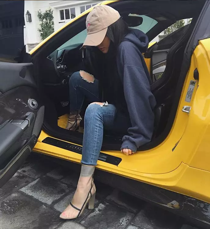 Kylie car 488 spider မတူဘူး။