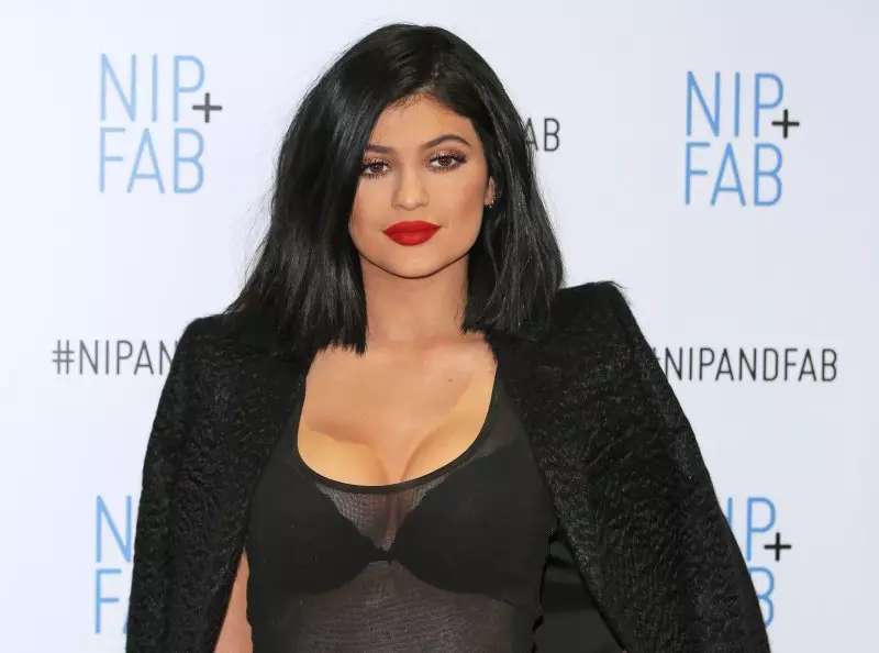 Kylie jenner makeup boob fail