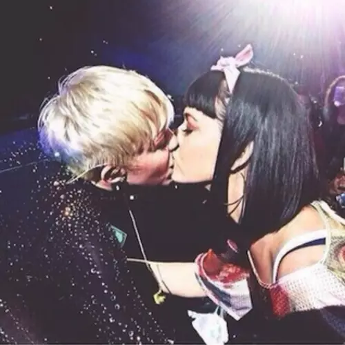 Miley Cyrus Katy Perry muxua
