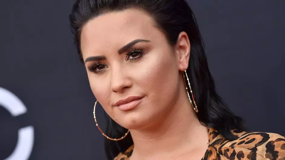 Imazhi ngacmues i përditësimit të mbidozës së Demi lovato