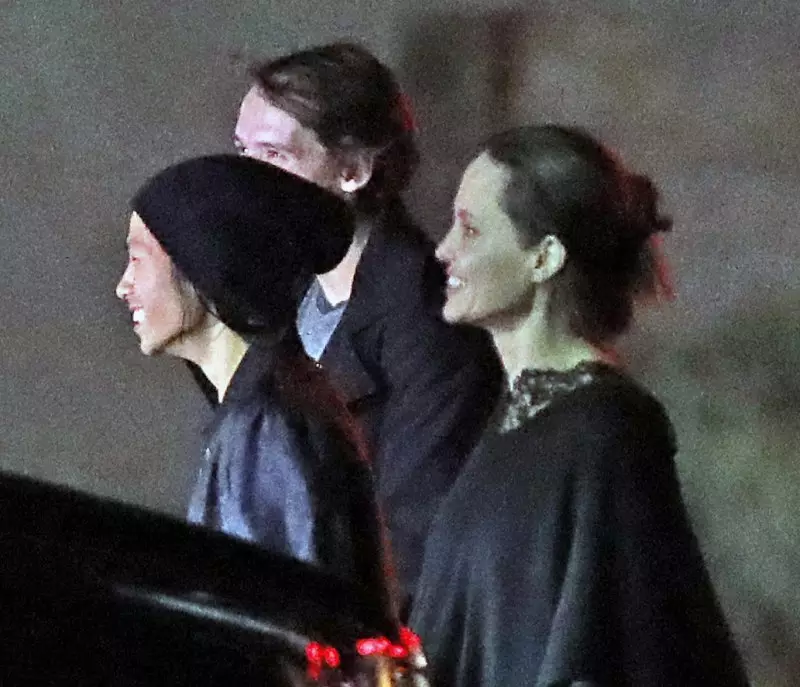 Angelina Jolie Pax Maddox Sushi Noj hmo