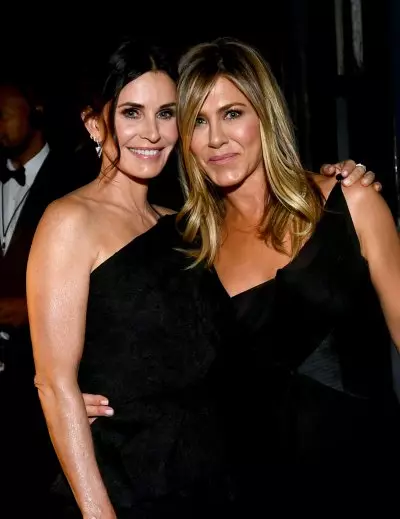 UJennifer Aniston uthenga isiqithi sabucala