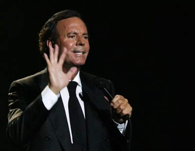 Mashhur jinsiy aloqa minglab ayollar Julio Iglesias