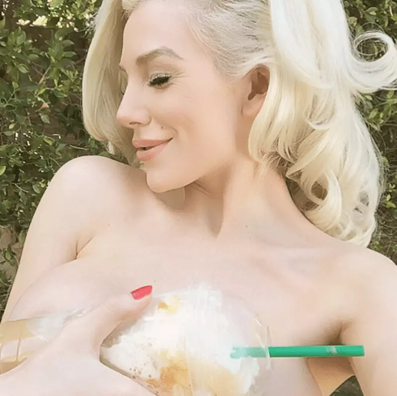 Courtney Stodden bebe Starbucks