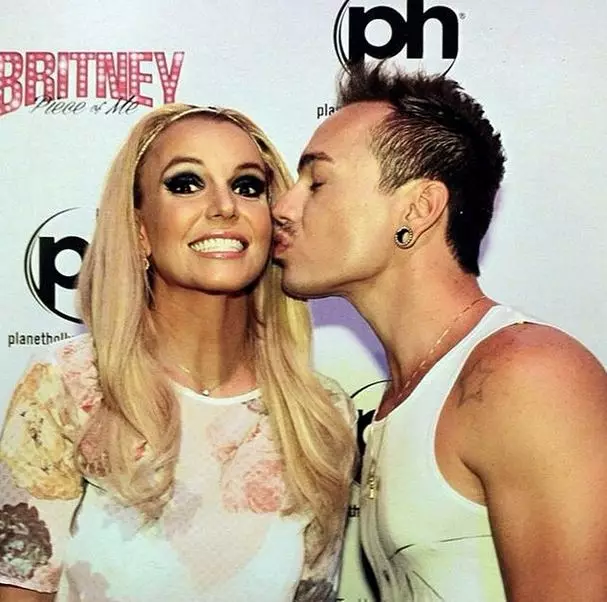 Britney Spears kiss fan eks ûntbrekt