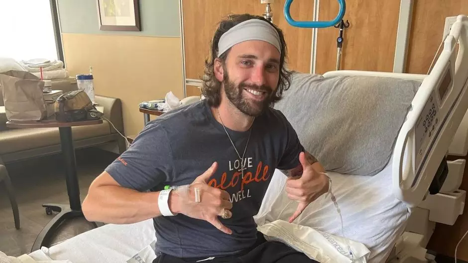 'The Bachelorette' Alum Cam Ayala se sotmet a una amputació de la cama enmig d'una condició de limfedema: detalls de salut