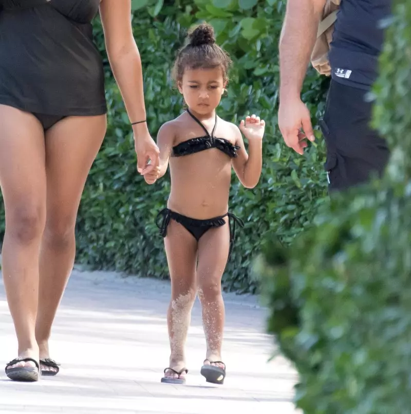 North west bikiní