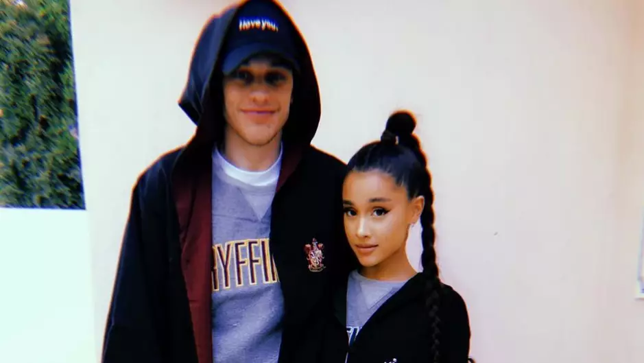 Ariana Grande tīrās vērtības fotoattēls