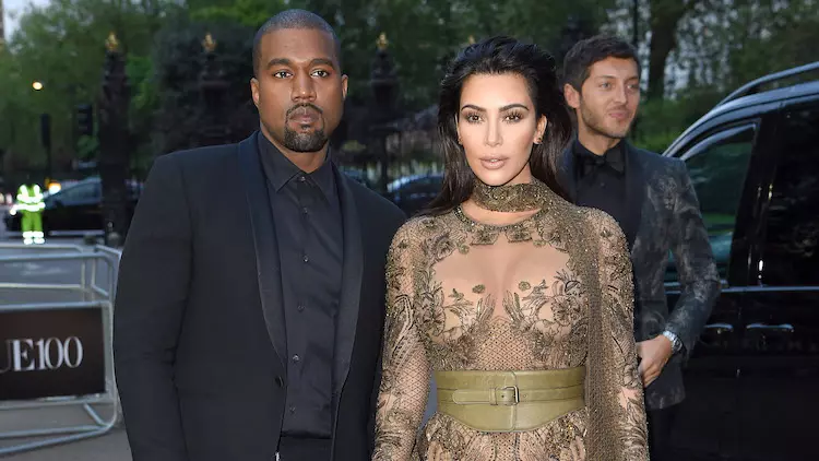 Si Kim kardashian ay naghain ng diborsyo mula sa kanye west