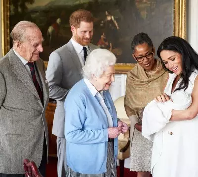 Kraljevska beba princ Harry Meghan Markle Archie Harrison Mountbatten Windsor Doria Ragland kraljica Elizabeta princ Charles