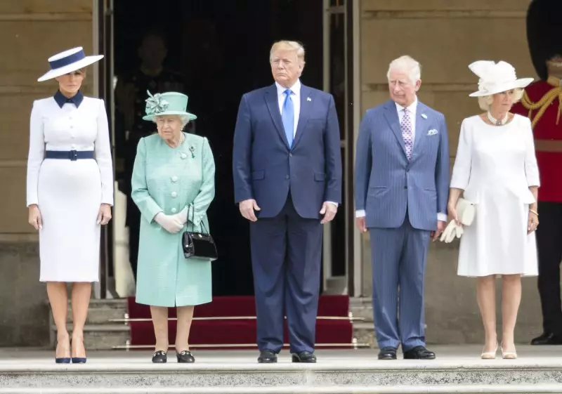 Regina Elisabeta îl salută pe Donald Trump Melania