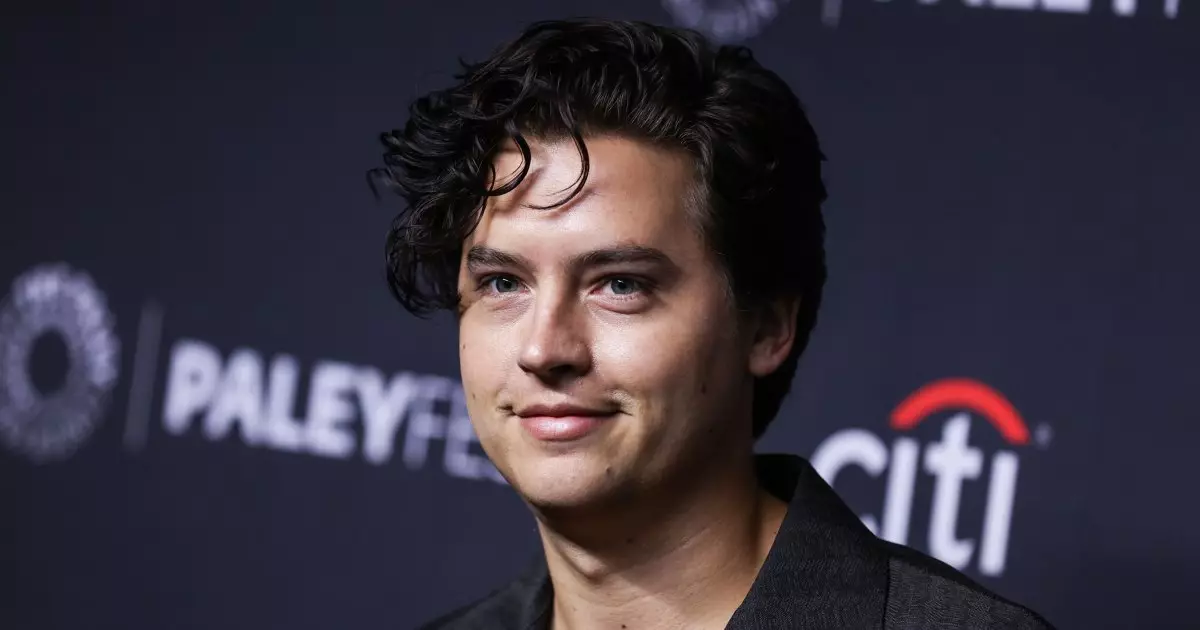 Cole Sprouse liab qab: 'Riverdale' Star Shares Butt Photo