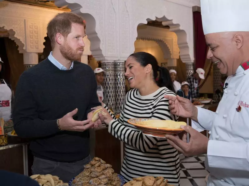 Grianghraif Greannmhar den Teaghlach Ríoga - Meghan Markle, an Prionsa Harry Kate Middleton, an Prionsa William agus níos mó