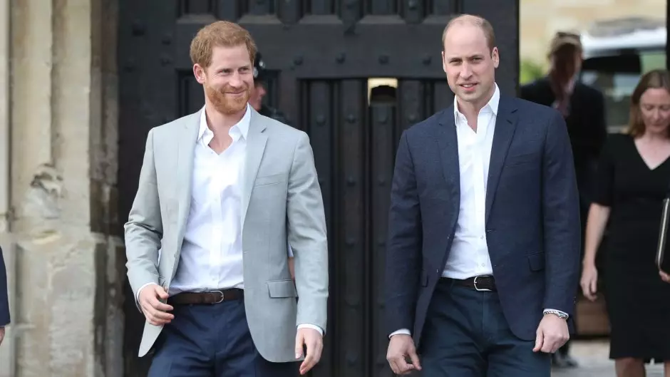 Putera Harry Berjalan Bersama Putera William