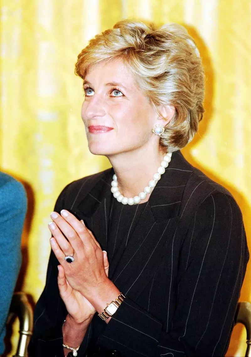 ¿Los anillos de compromiso de la realeza de la princesa Diana?