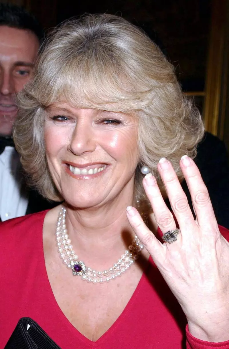 ¿Los anillos de compromiso de la realeza de Camilla Parker Bowles?