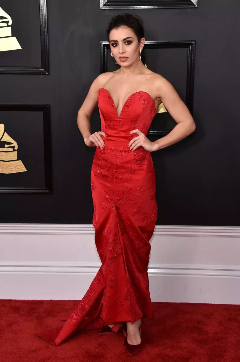 Grammy red carpet charlie xcx