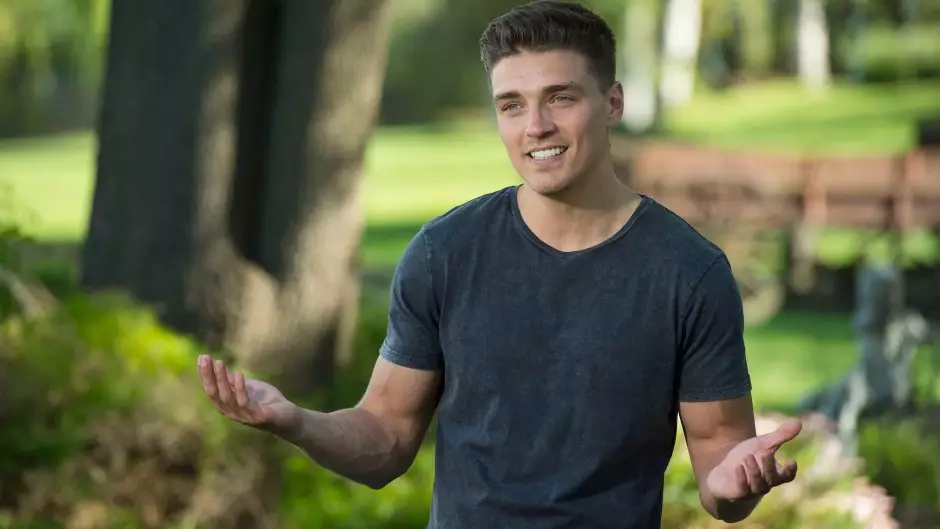 Dean unglert pabbi bachelorette