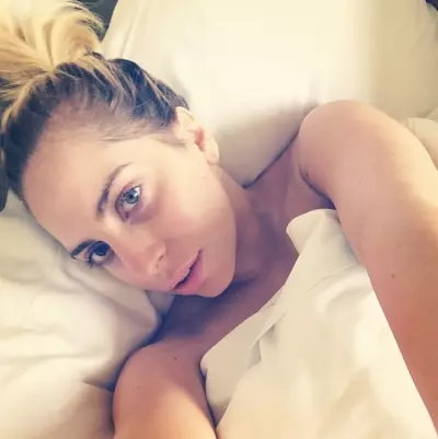 Леди Гага макияжсыз селфи