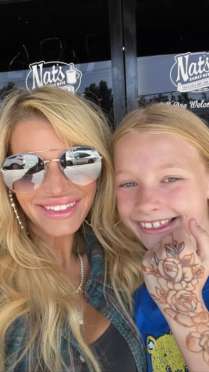 Jessica Simpson se dogter Maxwell vier 10de verjaardag saam met North West en Penelope