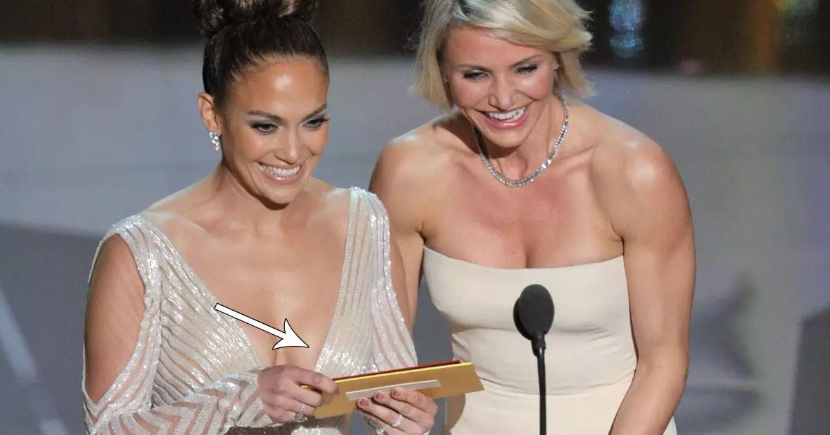 Giuliana Rancic, Jennifer Lopez a další hvězdy, které na Oscarech trpěly poruchami skříně - Life & Style