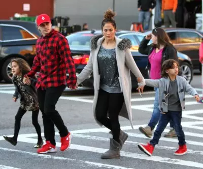 jennifer lopez, casper smart kids splash