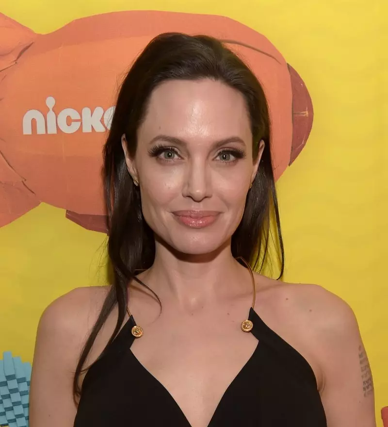 Angelina jolie boob งาน