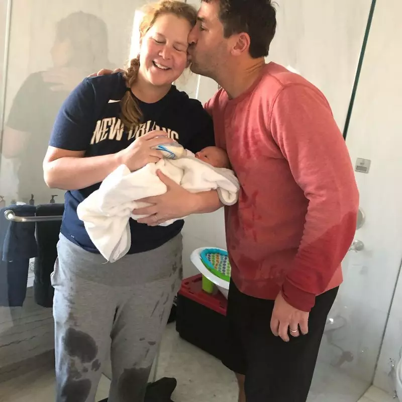 Amy Schumers Kid Gene Fischer är bedårande! Möt skådespelerskans Baby Boy-familjebild chris amy och gene