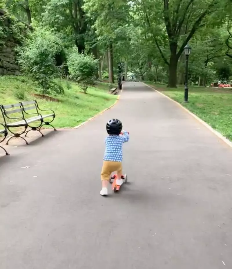 Kid Gene Fischer Amy Schumer a se adorabl! Rankontre ti gason aktris la