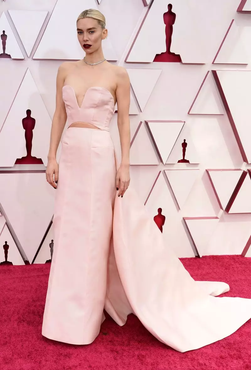 vanessa-kirby-bäst-sämst-klädda-oscars-2021