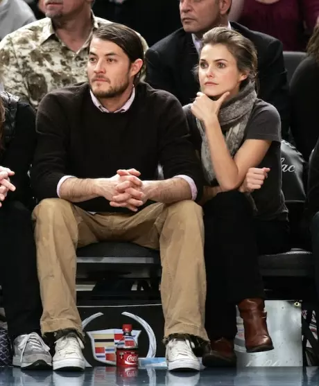 Napaka Slick! Tumanggi si Keri Russell na Kumpirmahin — o Tanggihan — Ang Kanyang Relasyon Sa 'The Americans' Co-Star na si Matthew Rhys - Buhay at Estilo 44919_4