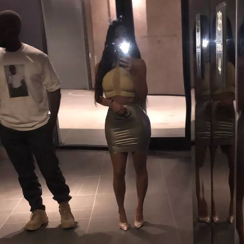 Photoshop-ul Kardashian-Jenners eșuează Kim Kardashian Mirror Photo