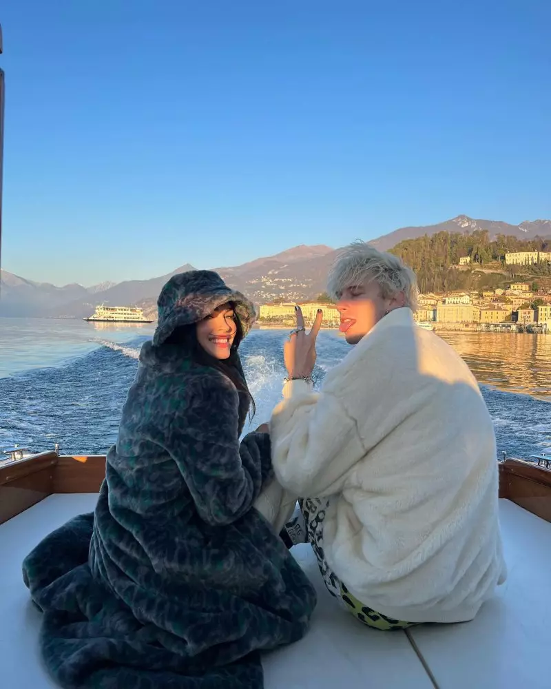 Megan Fox e Machine Gun Kelly si godono una romantica fuga italiana dopo il fidanzamento: guarda le foto del viaggio sul Lago di Como