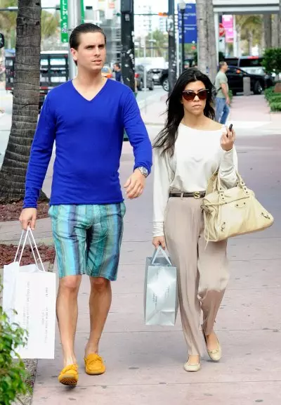 Scott Disick og Kourtney Kardashian ut og om i 2010