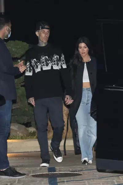 Kourtney Kardashian sjell vajzën e saj Penelope dhe mbesën North në një mbrëmje takimi me Travis Barker