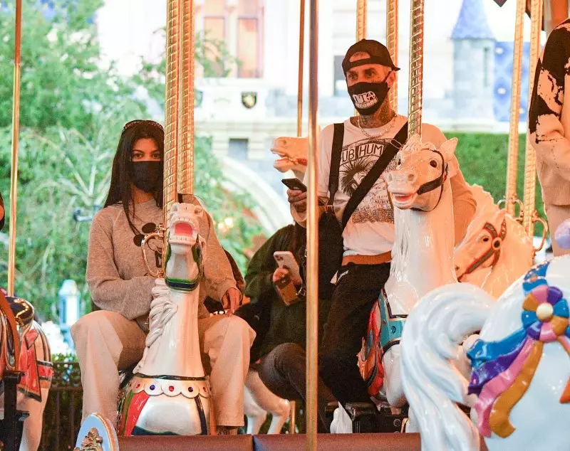 Kourtney Kardashian, Travis Barker, Les enfants vont à Disney : Photos 8