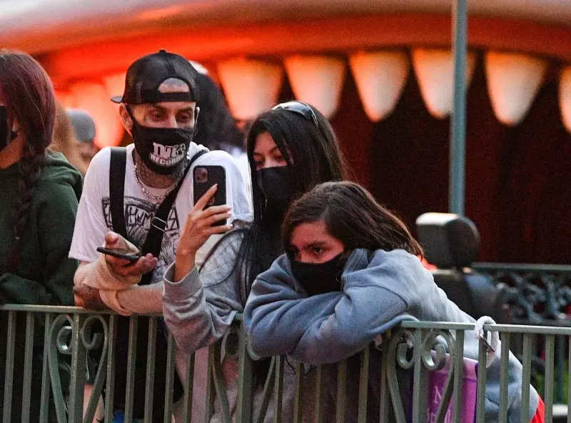 Kourtney Kardashian, Travis Barker, Djeca idu u Disney: fotografije 6