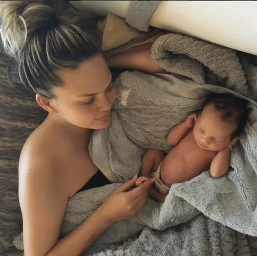 Chrissy Teigen Moedersdag 1