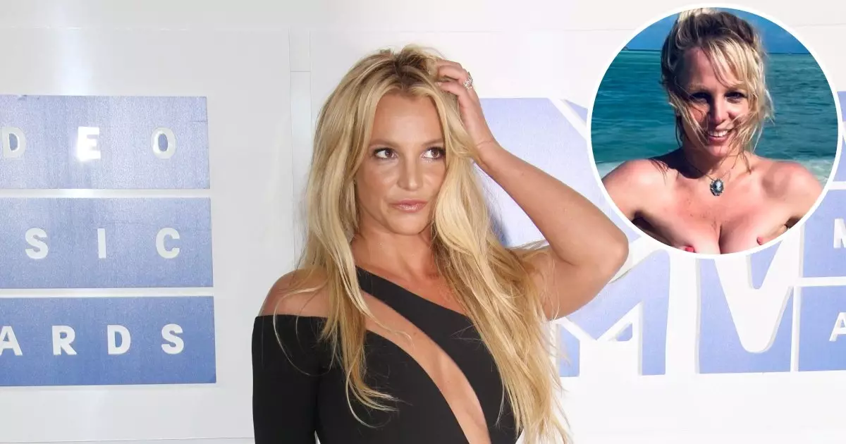 Britney Spears Nude Duab: Tus Hu Nkauj Cov Duab liab qab