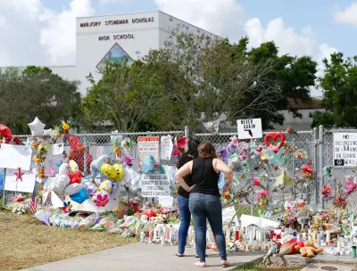 jake paul amalankhula ndi opulumuka ku parkland