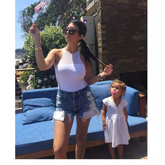 Kourtney Kardashian Penelope ceturtajā 1. jūlijā