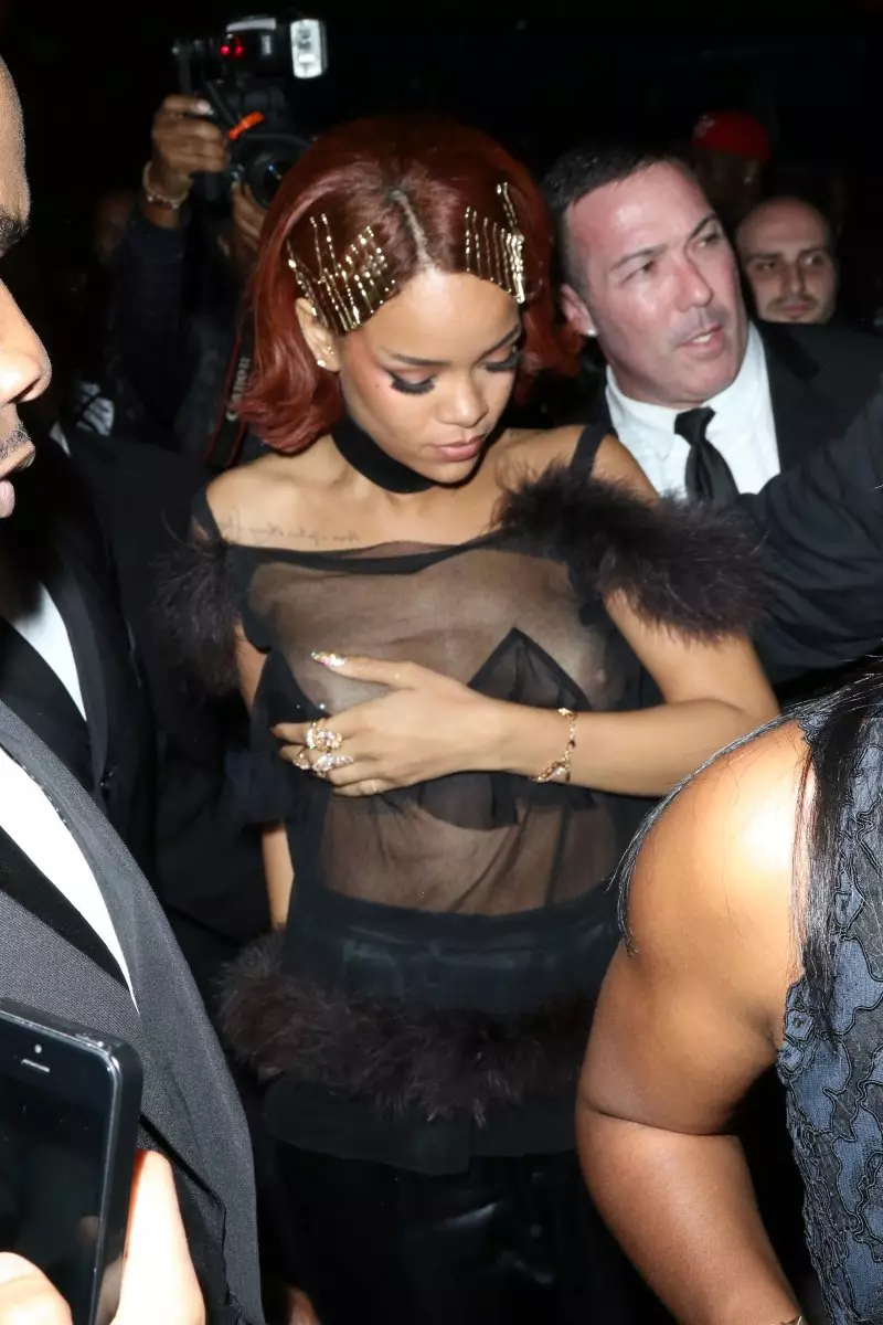 Mal funcionamiento del guardarropa de Rihanna