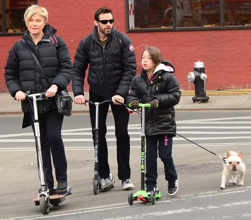 Hugh jackman adoptován