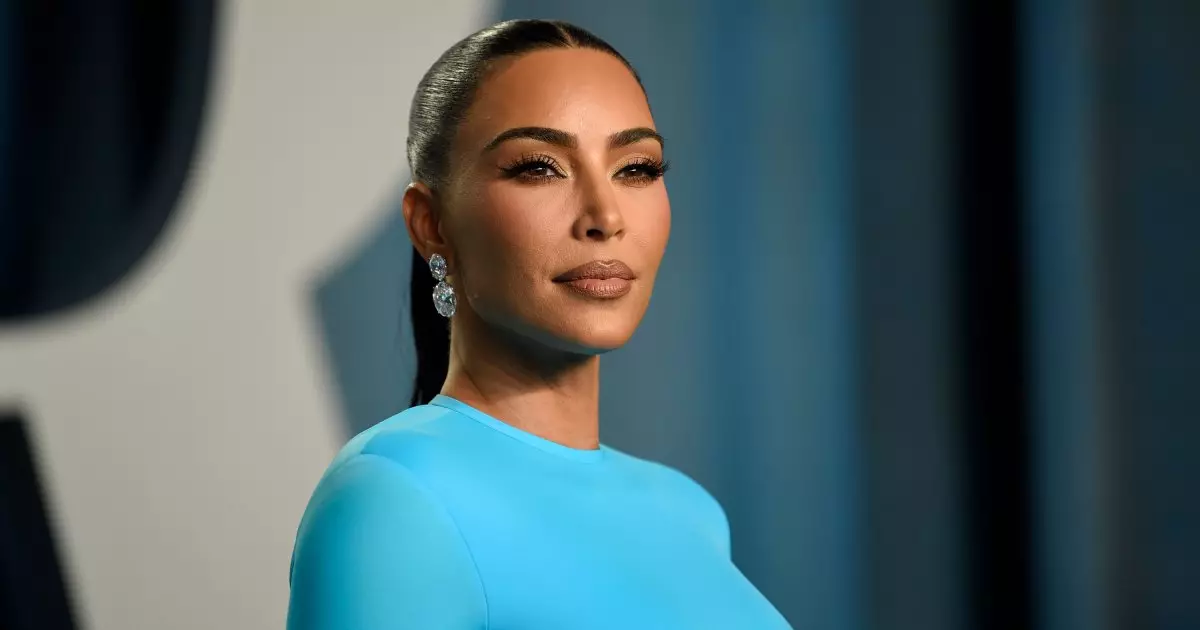 Kim Kardashian pede desculpas por comentário 'Levante-se e trabalhe'