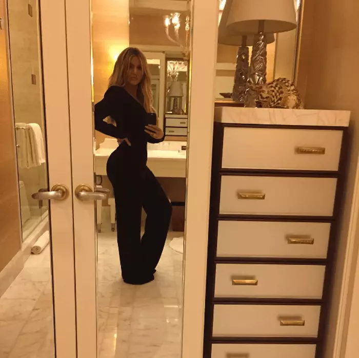 Khloe Kardashian butt 11