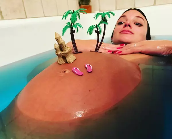 Laura peego baby bump bathtub